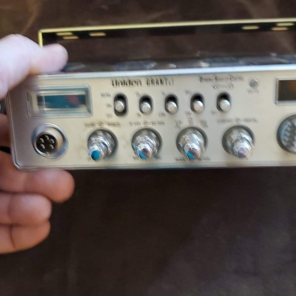 Portable Audio & Video | 3 Cb Radios And All The Hardware To Hock Them ...